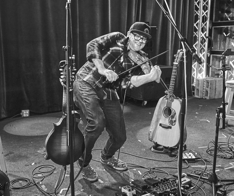 An Interview with Jeremy Garrett: When A Stringduster Flies Solo ...